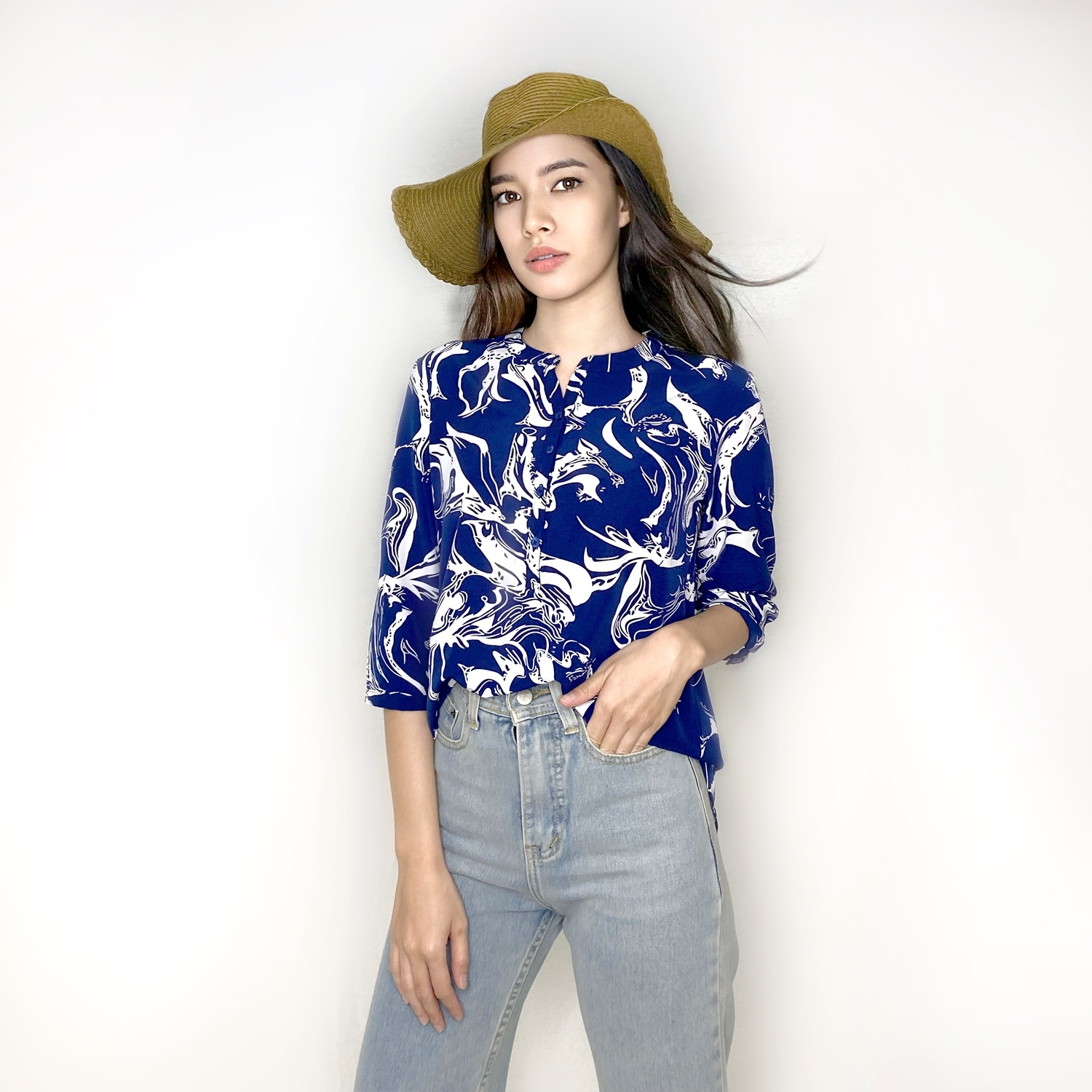 Blue Corner – BluePin Online – เสื้อผ้าแบรนด์ในเครือ บลู พิน